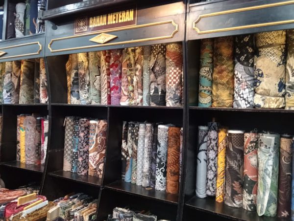 Cara Memilih Motif Batik untuk Acara Resmi dan Non-Resmi - Hamzah Batik ...